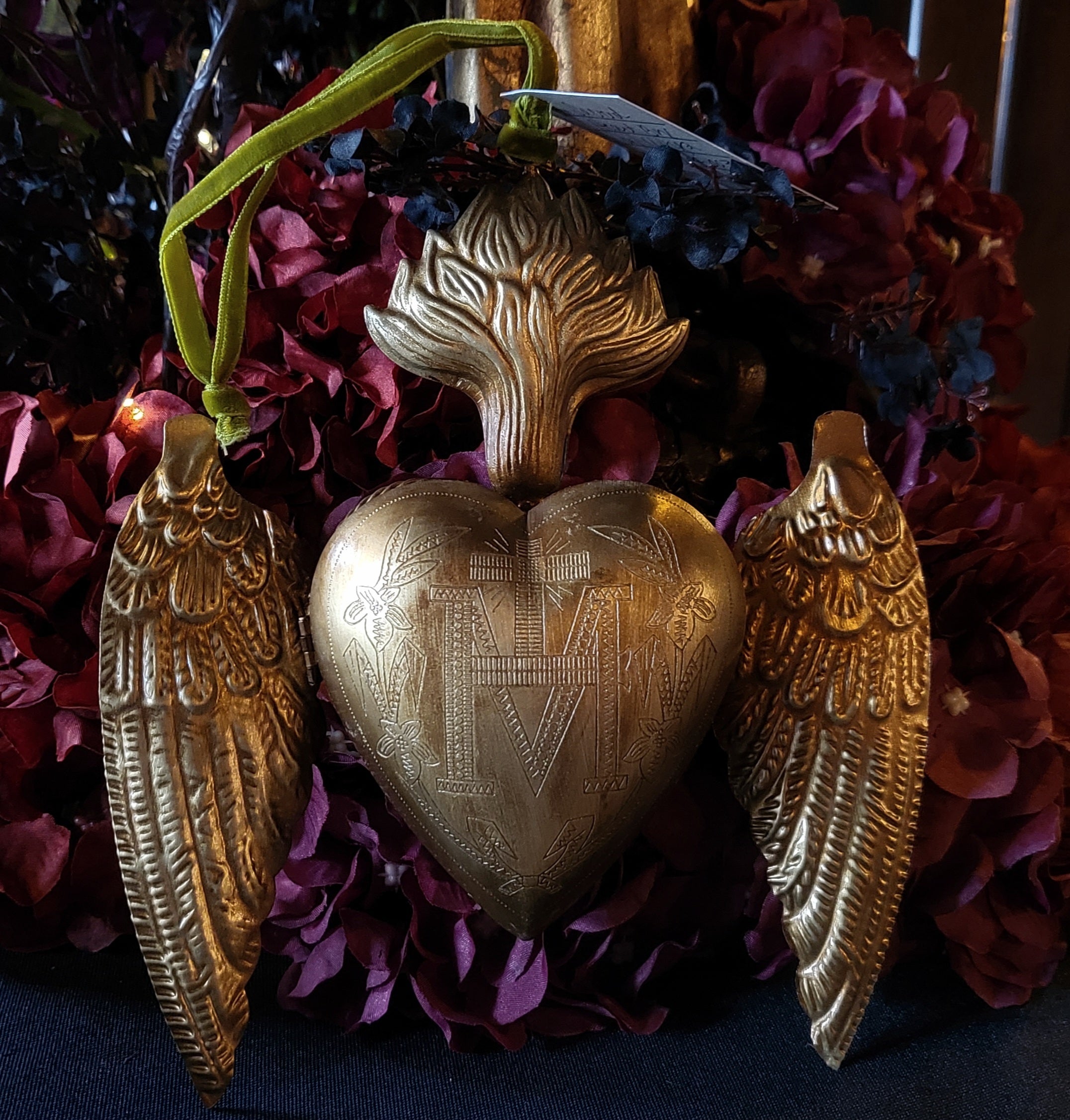 MM4-003 Sacred Heart Box with Wings | The Weeping Glass